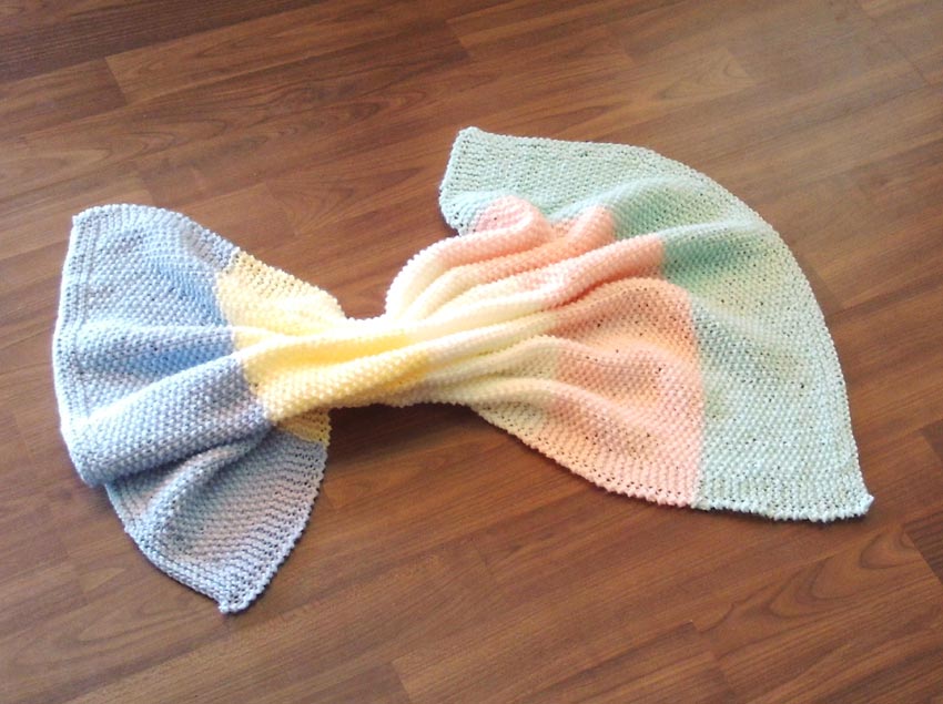 ≡ gestrickte Babydecke 5-farbig für Junge und Mädchen - Stricken mit Liebe